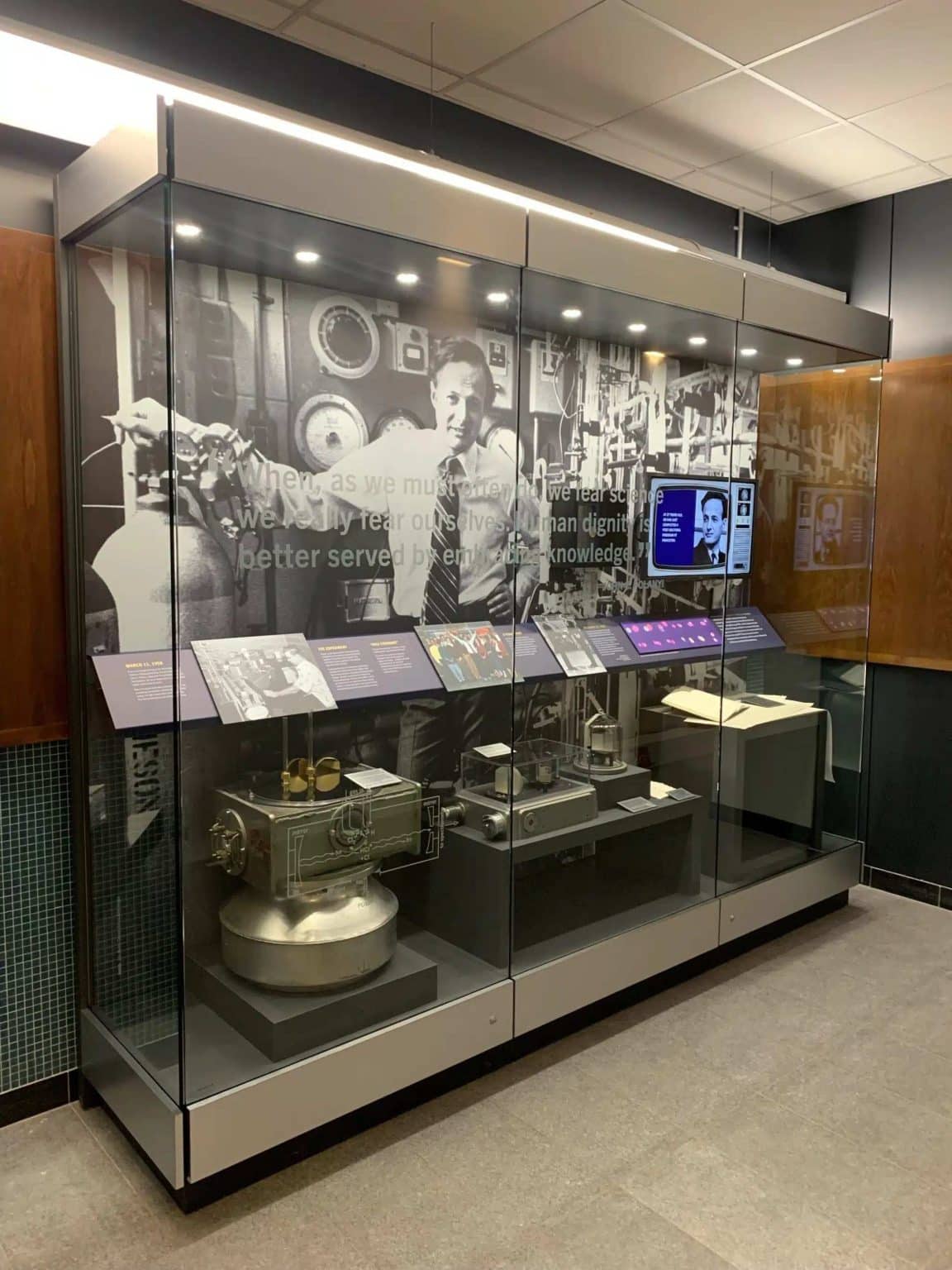 Custom Glass Display Cases Canada - Obsidian Manufacturing